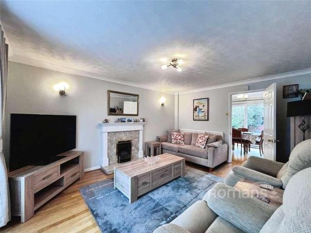 4 bed house for sale