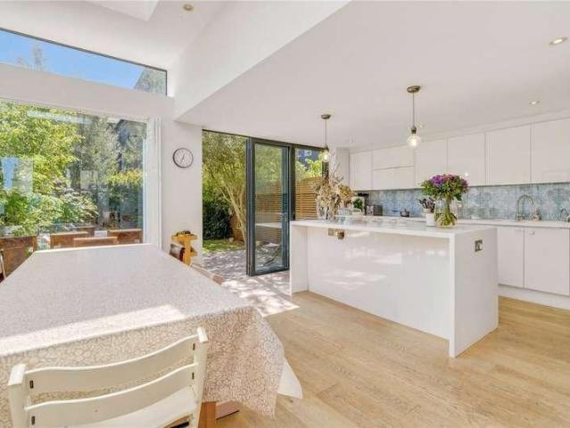 4 bed house for sale