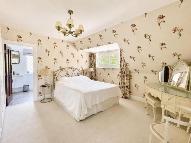 4 bed house for sale