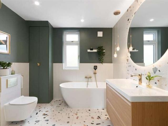 4 bed house for sale