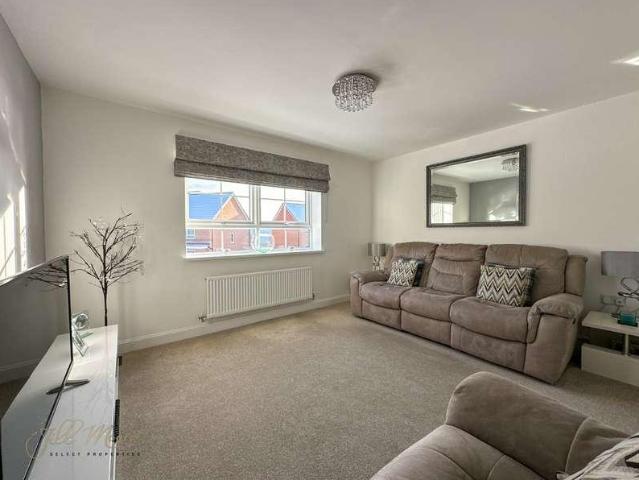 4 bed house for sale