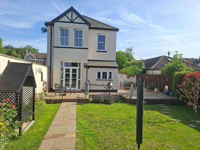 4 bed house for sale