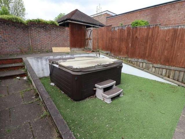 4 bed house for sale