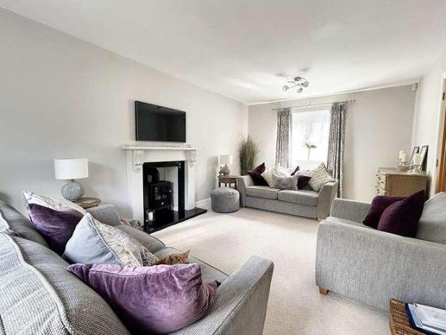 4 bed house for sale