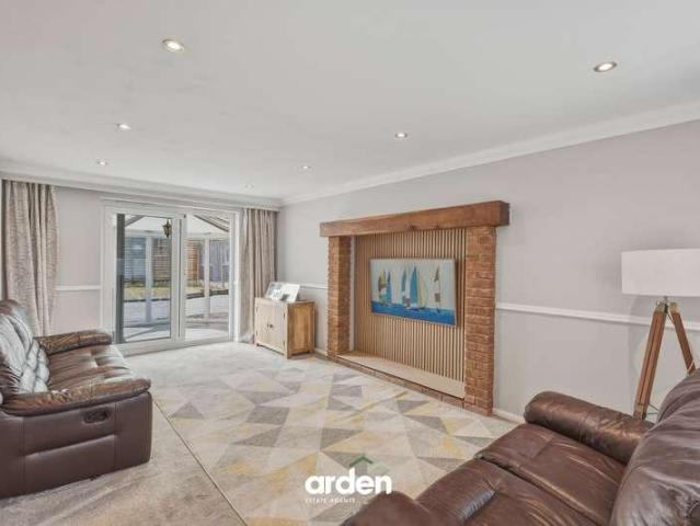 4 bed house for sale