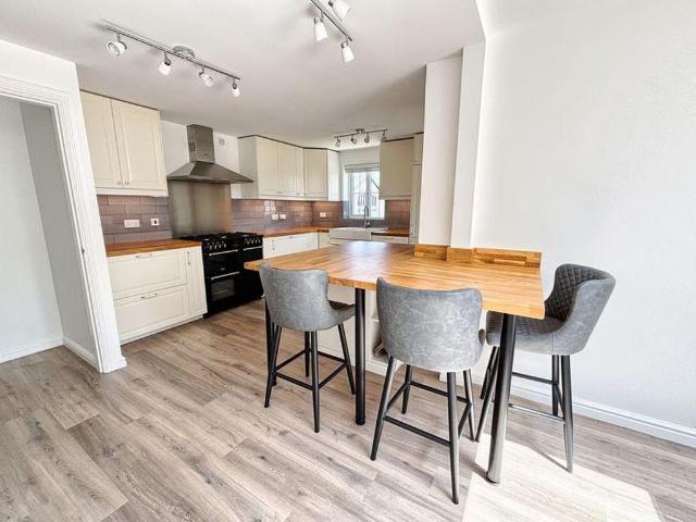 4 bed house for sale