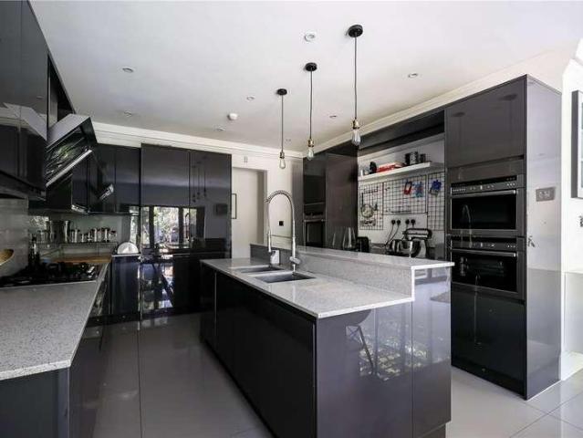 4 bed house for sale