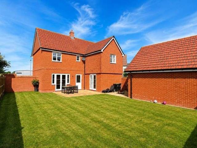 4 bed house for sale