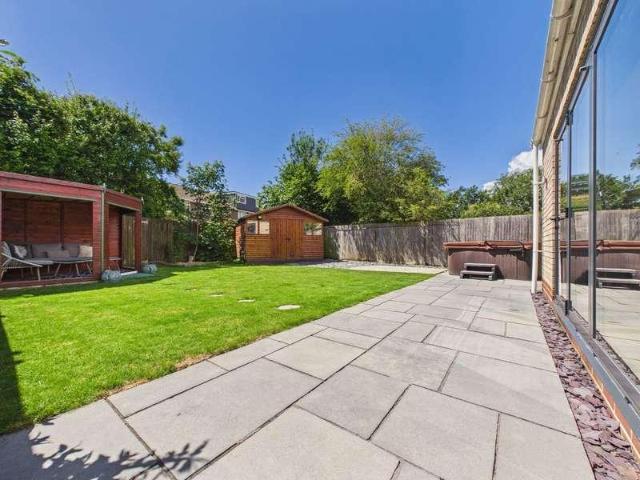 4 bed house for sale