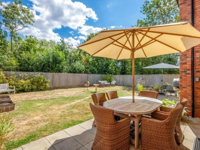 4 bed house for sale