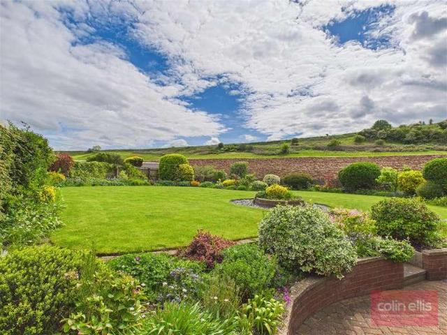 4 bed house for sale