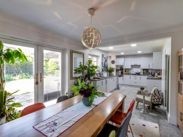 4 bed house for sale