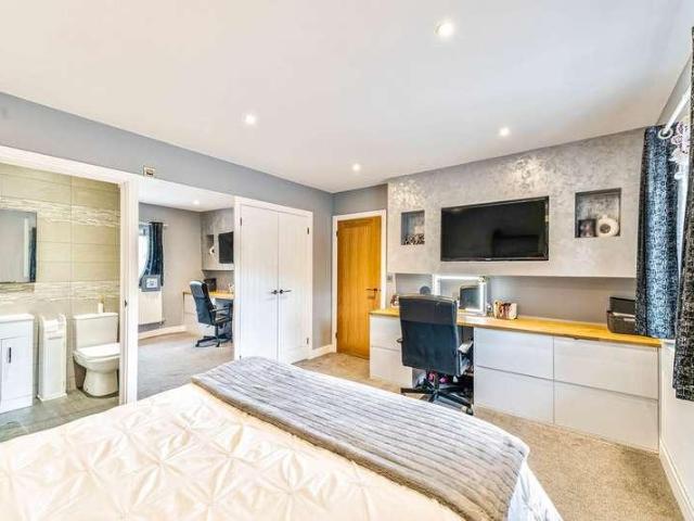 4 bed house for sale
