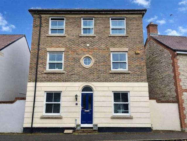 4 bed house for sale