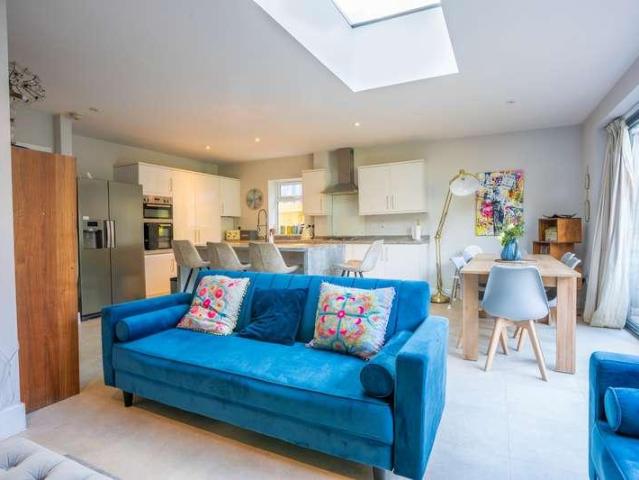 4 bed house for sale