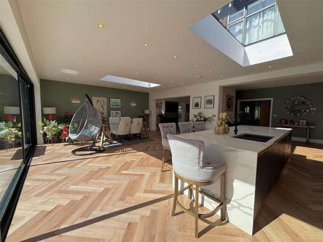 4 bed house for sale