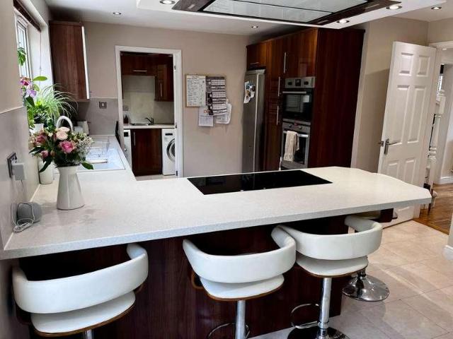 4 bed house for sale