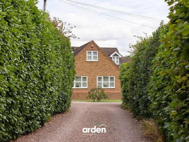4 bed house for sale