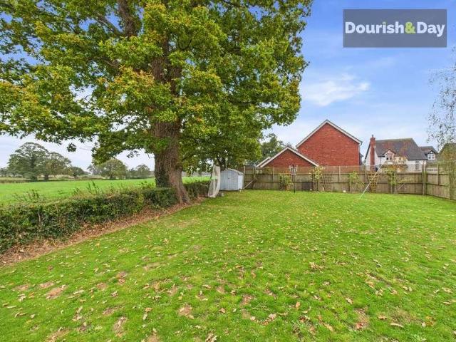 4 bed house for sale