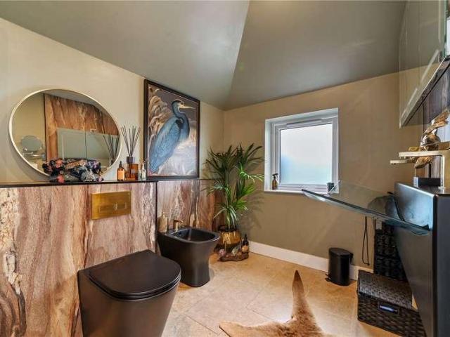 4 bed house for sale