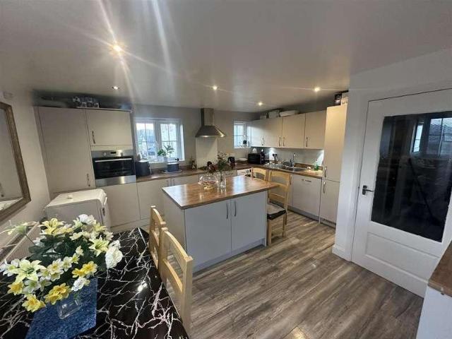 4 bed house for sale