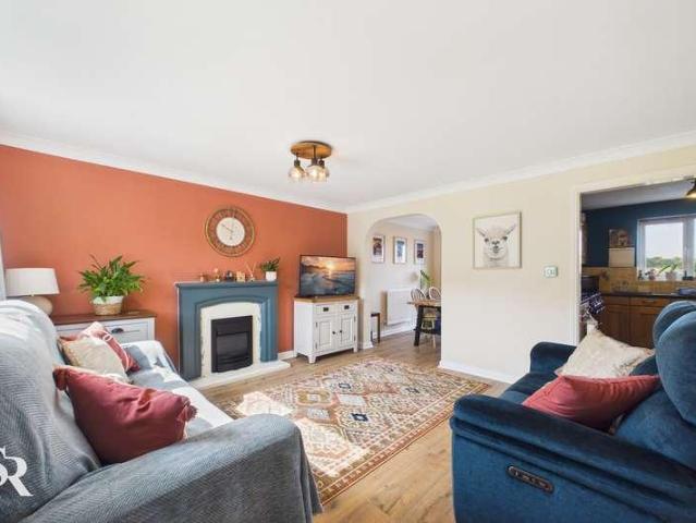 4 bed house for sale