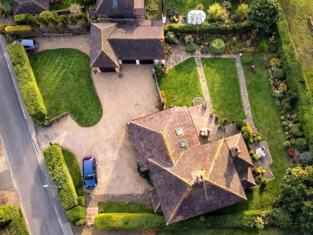 4 bed house for sale