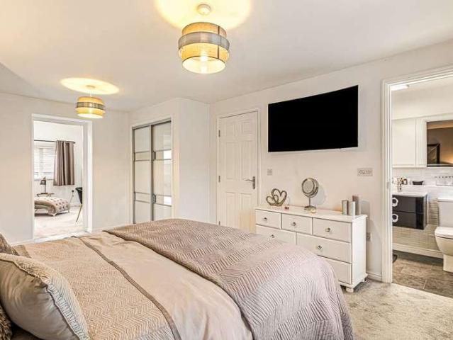 4 bed house for sale