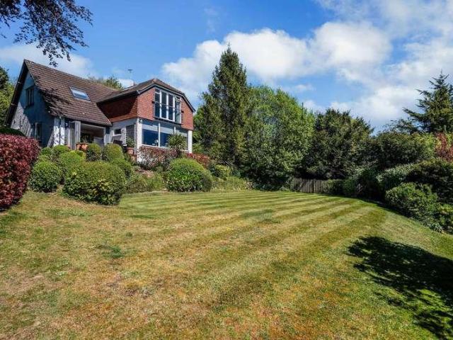 4 bed house for sale
