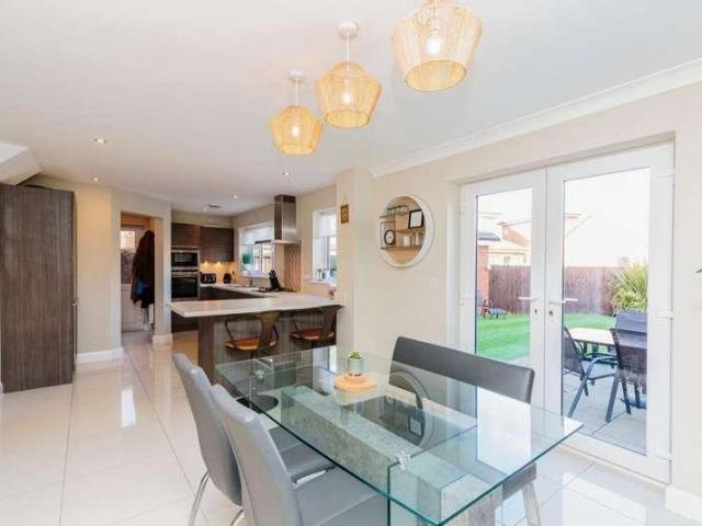 4 bed house for sale