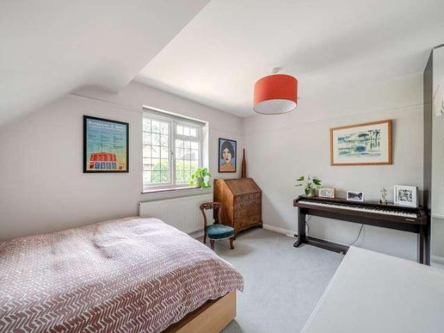 4 bed house for sale
