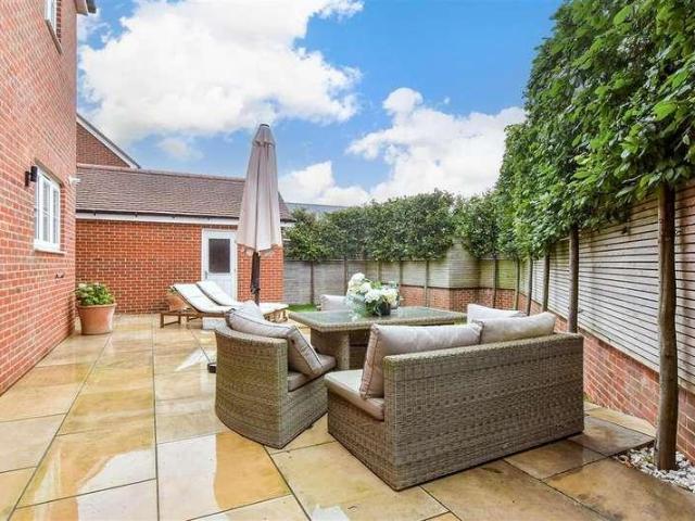 4 bed house for sale