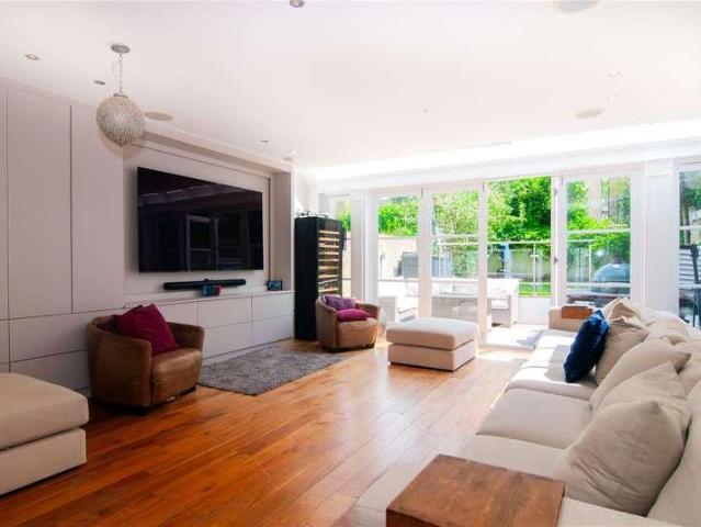 4 bed house for sale