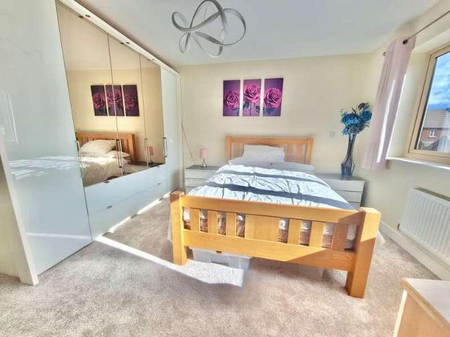 4 bed house for sale