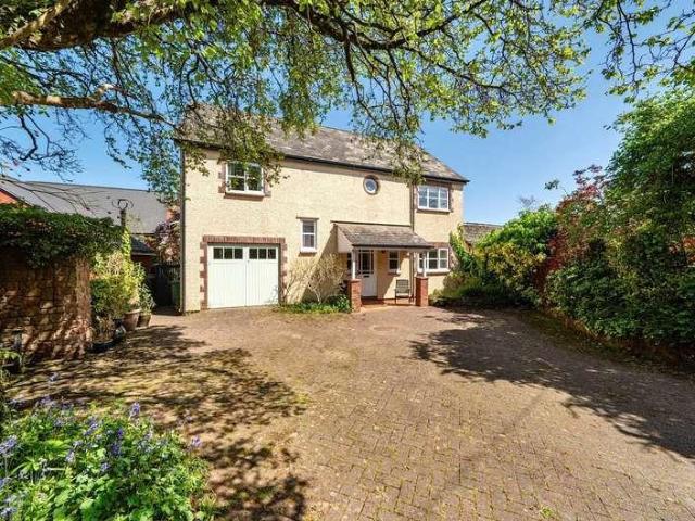 4 bed house for sale
