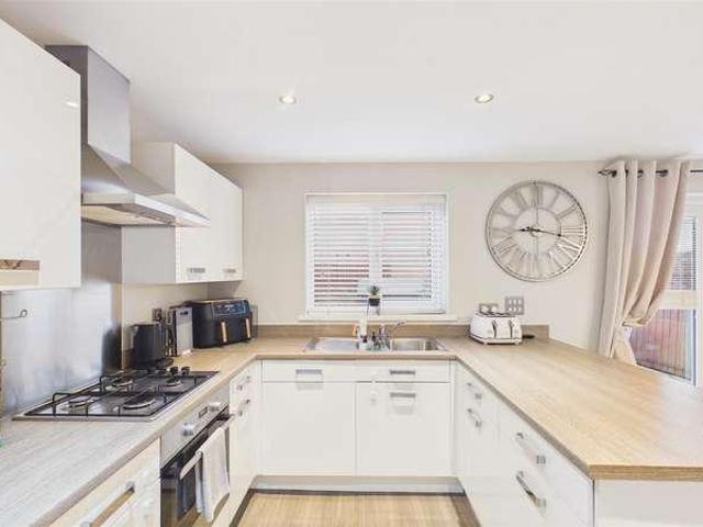 4 bed house for sale