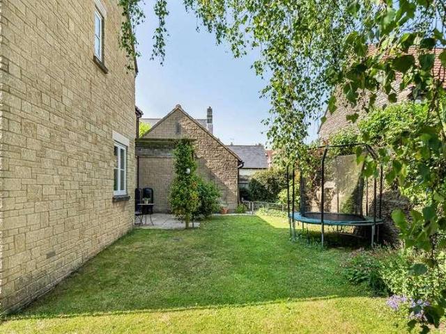 4 bed house for sale