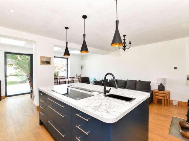 4 bed house for sale