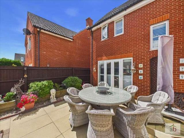 4 bed house for sale