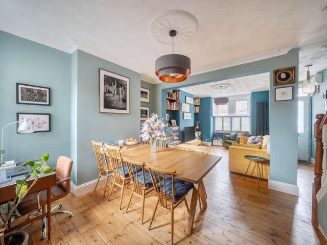 4 bed house for sale