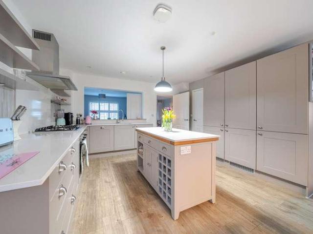 4 bed house for sale