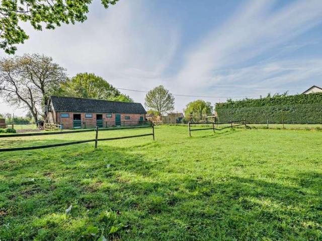 4 bed house for sale