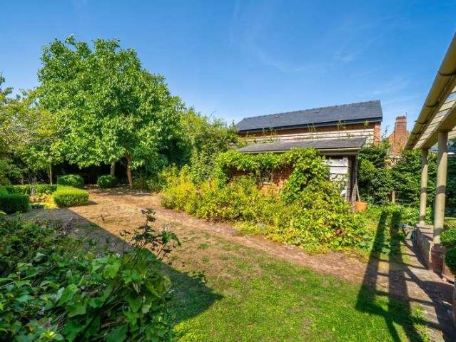 4 bed house for sale