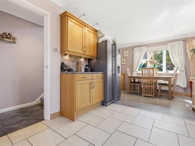 4 bed house for sale