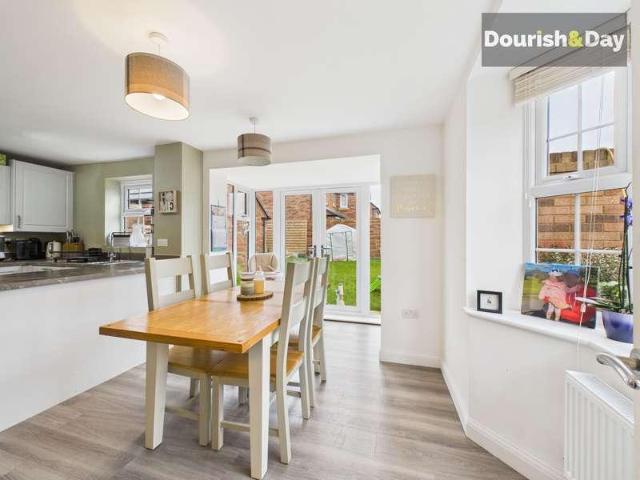 4 bed house for sale