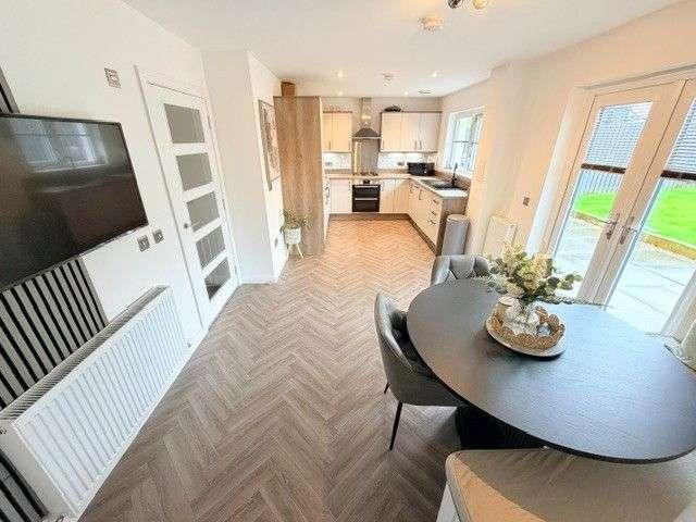 4 bed house for sale