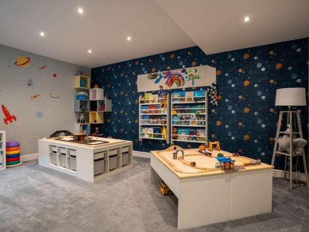 4 bed house for sale