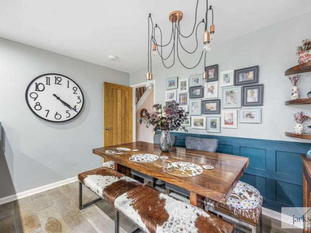 4 bed house for sale