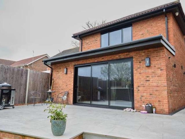4 bed house for sale