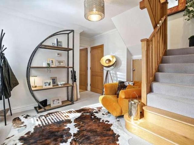 4 bed house for sale